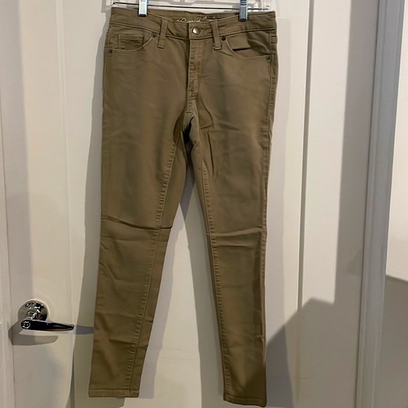 Universal Thread | Pants & Jumpsuits | Universal Threads Khaki Pants ...